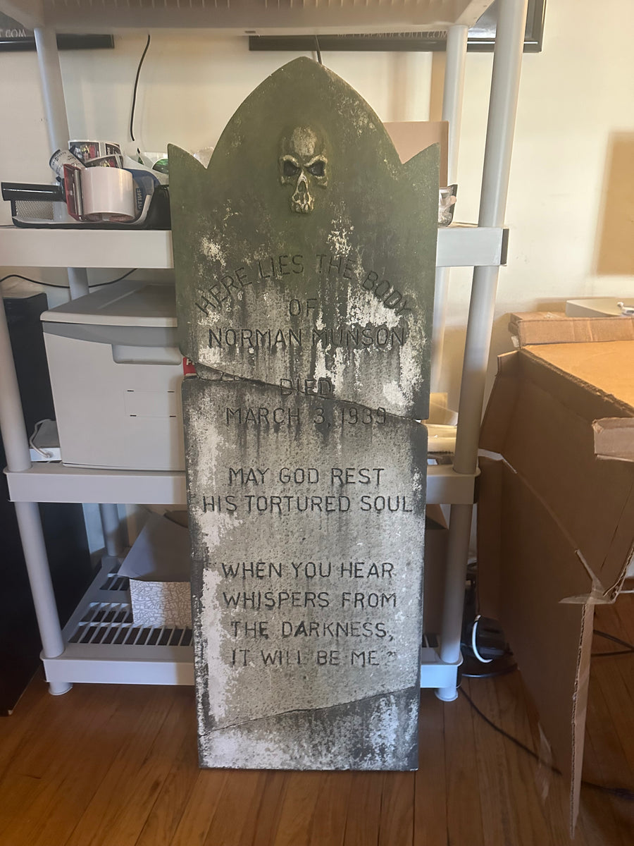 OFFICIAL SET PIECE - NORMAN MUNSON Gravestone (Screen Used) – Return of ...