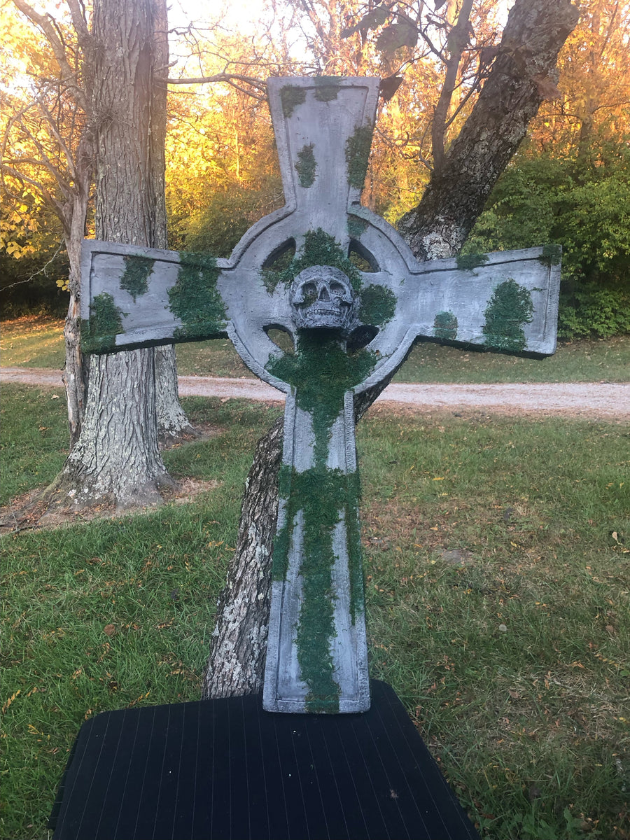 OFFICIAL SET PIECE - CROSS SKULL Tombstone (Screen Used) *LAST ONE ...